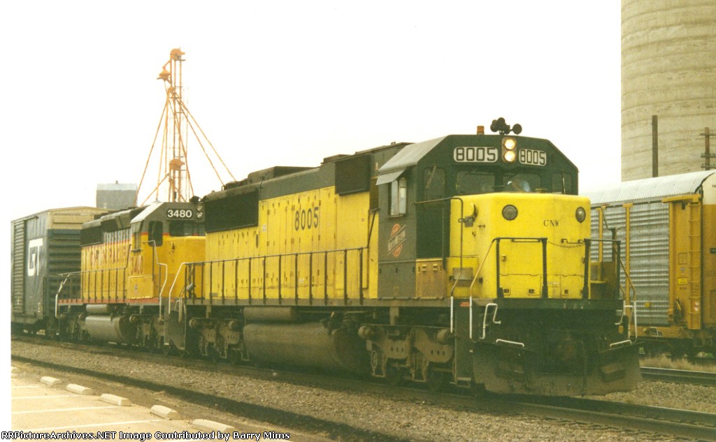 CNW 8005 leads eastbound at North Platte, NE
